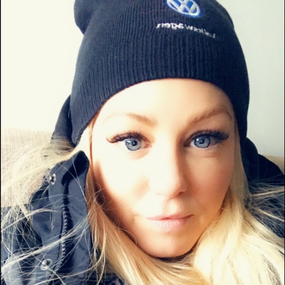 Volkswagen | Accessories | Volkswagen Black Beanie Hat Blue White Logo ...